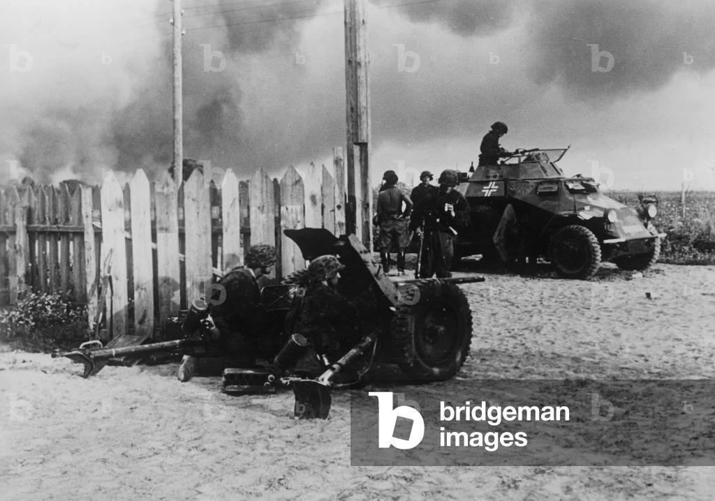 Image of Waffen-SS on the Eastern Front, 1941 (b/w photo)