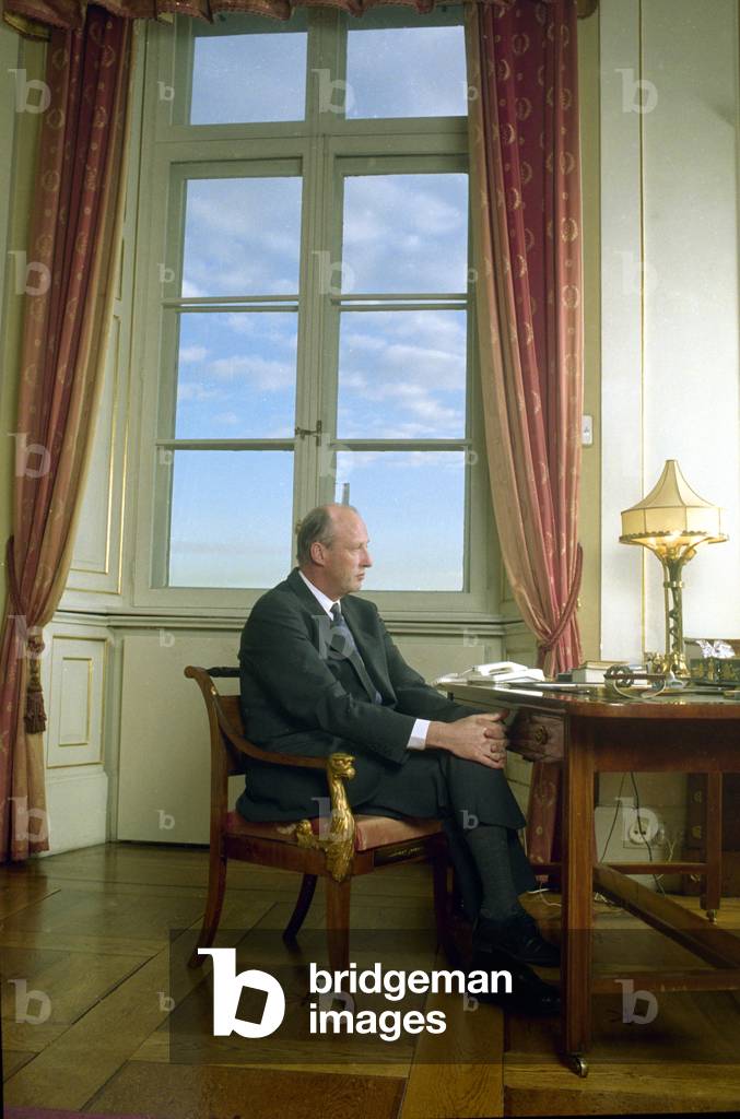 Image of Oslo, 19901205: Crown Prince Harald at his Audi office at