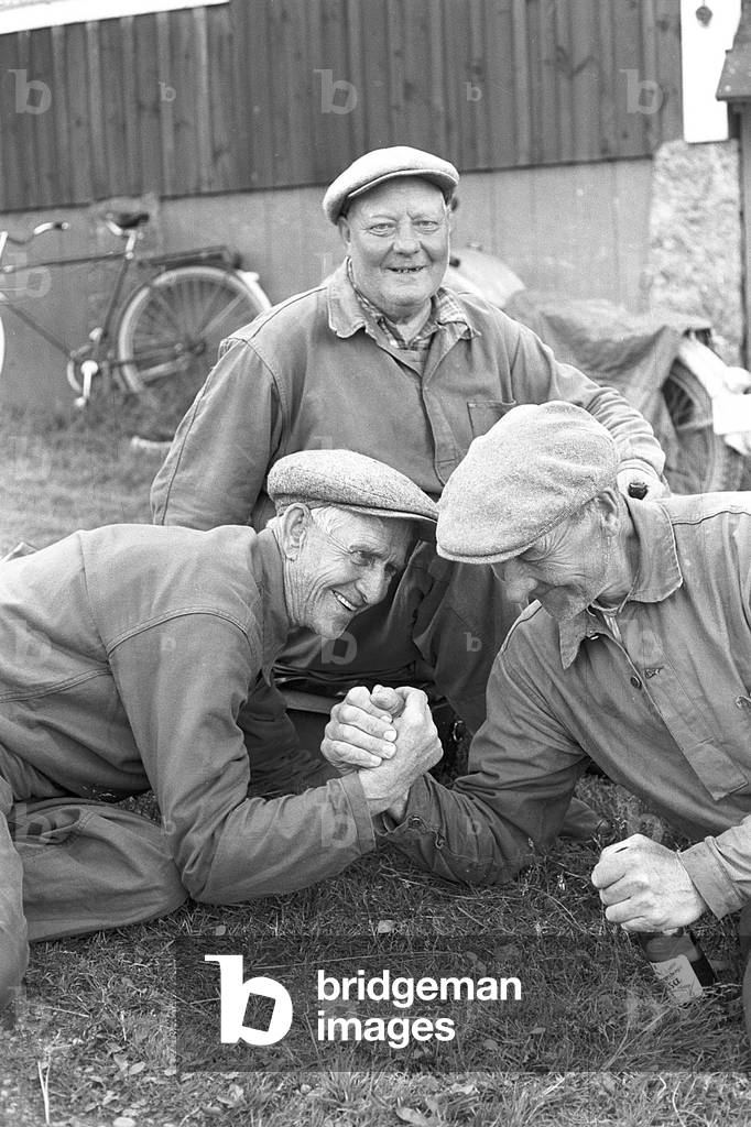 Image of Armwrestling, Sweden 1942 (b/w photo)