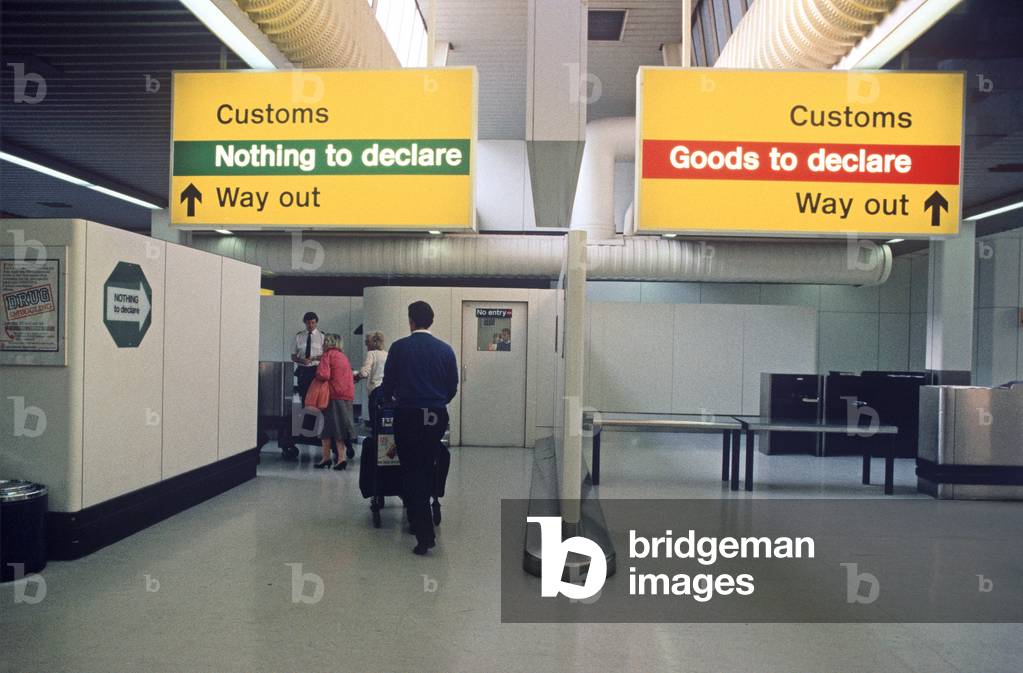 Image of HM CUSTOMS & EXCISE. HEATHROW AIRPORT. 1980s