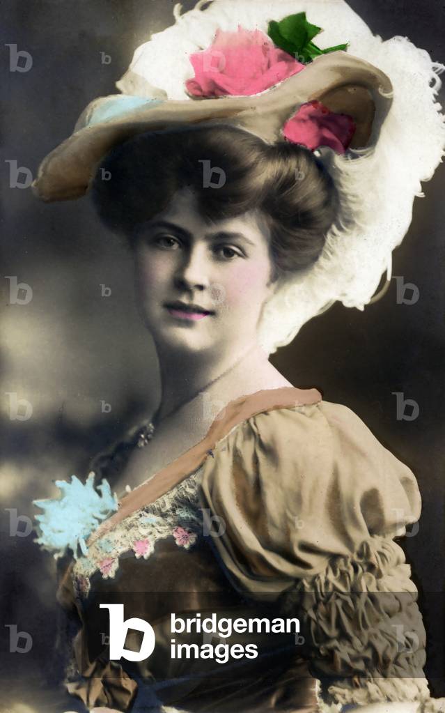 Image of Myrtle Elvyn, American pianist and composer.