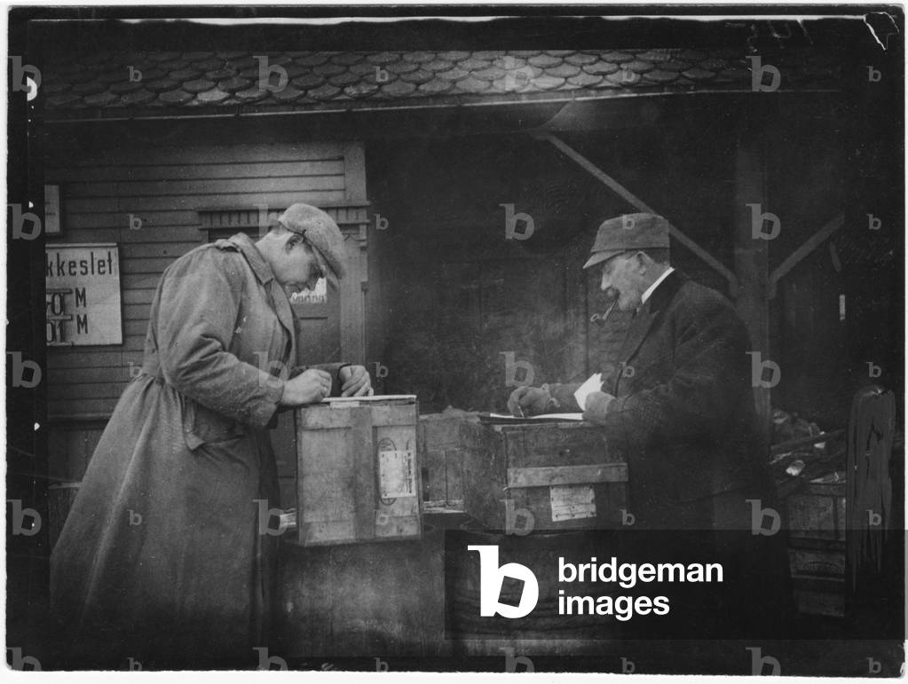 Image of Hjalmar Riiser-Larsen and Fritz Zapffe during his North Pole ...