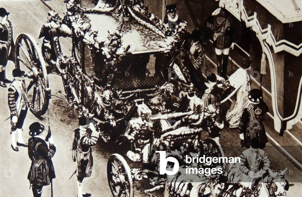 Image of The coronation coach carrying King George V to his ceremony