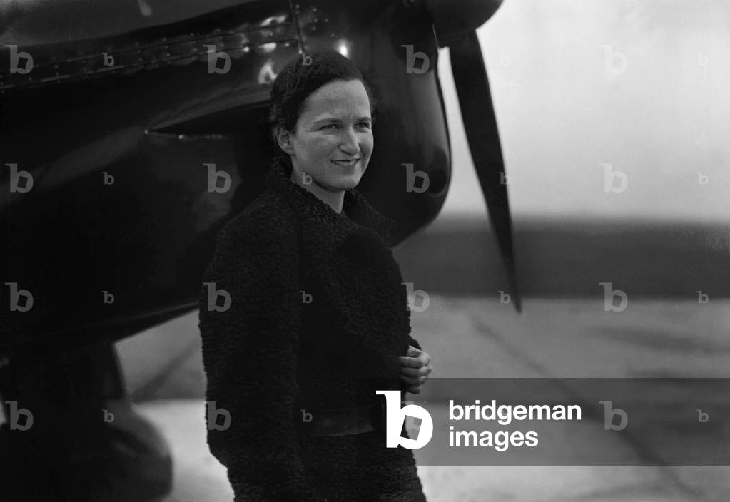 Image of French aviator Suzanne Kohn, 1939 (b/w photo)