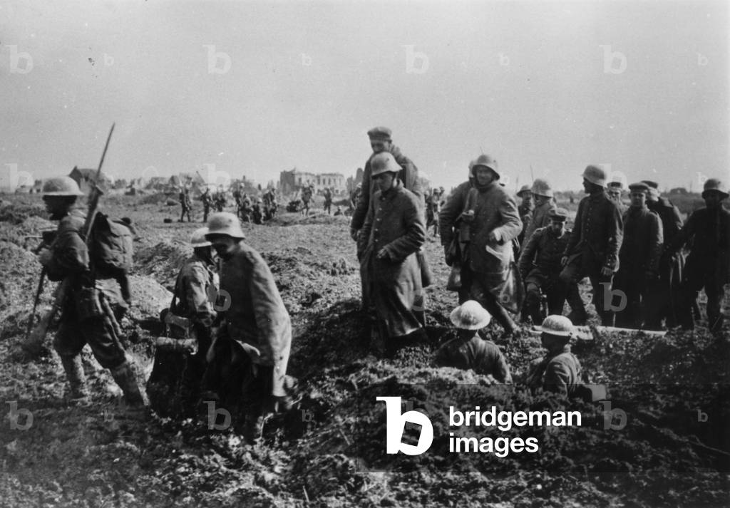 Image of Prisoners of War Digging Trenches, 1916 (b/w photo)