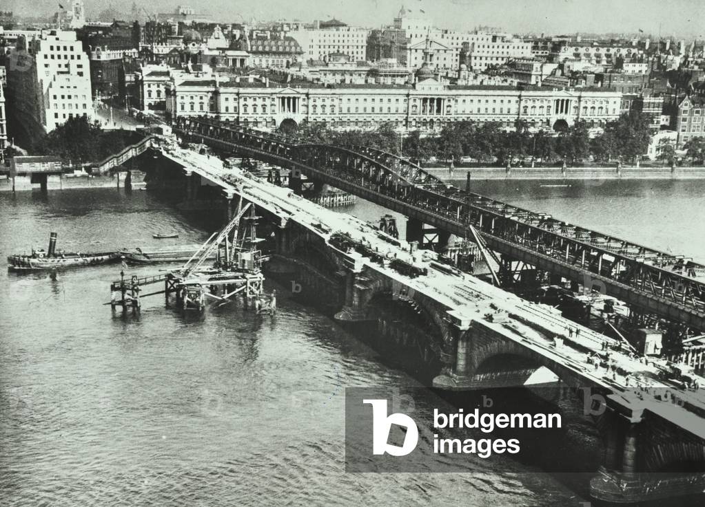 Image of Waterloo Bridge: demolition of old bridge, temporary bridge in ...