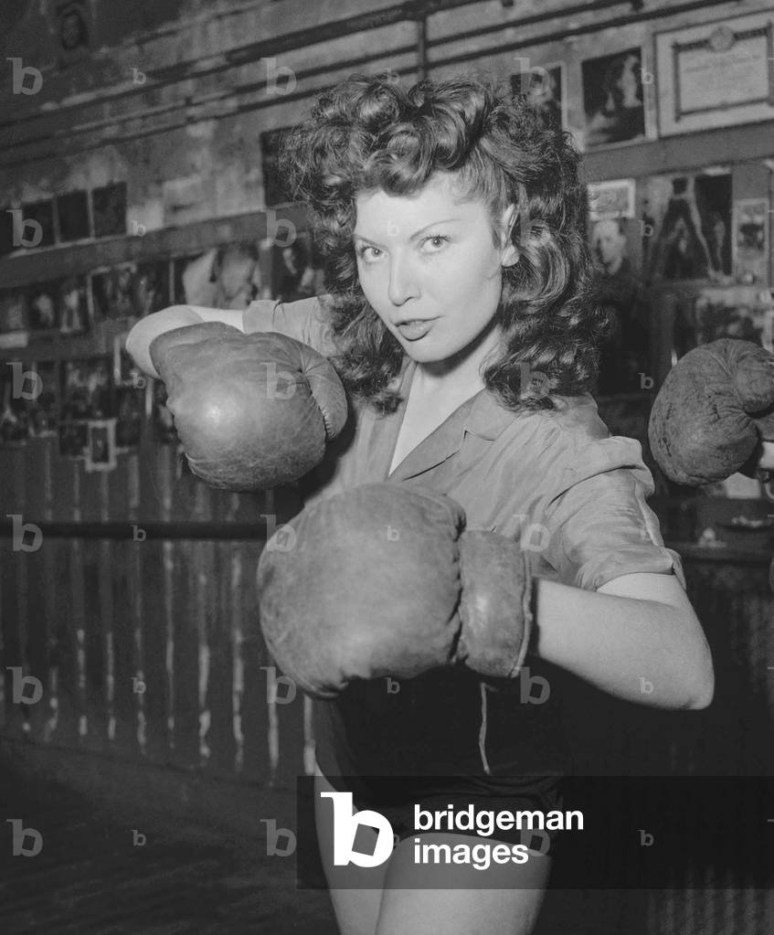 Image of French actress Claudine Dupuis boxing to lose weight for her