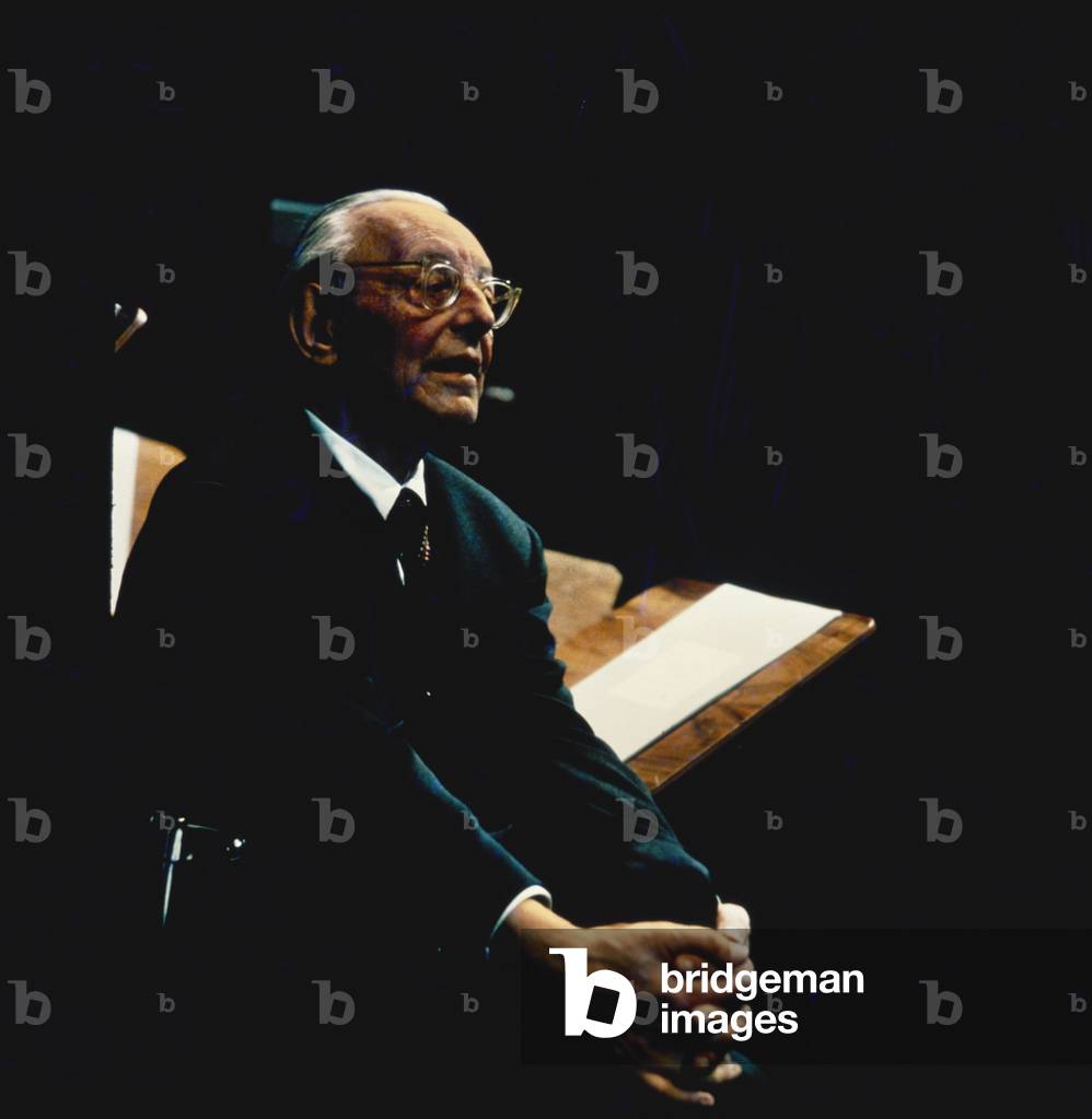 Image of Carl Orff at recording of Il Temporum in a concert