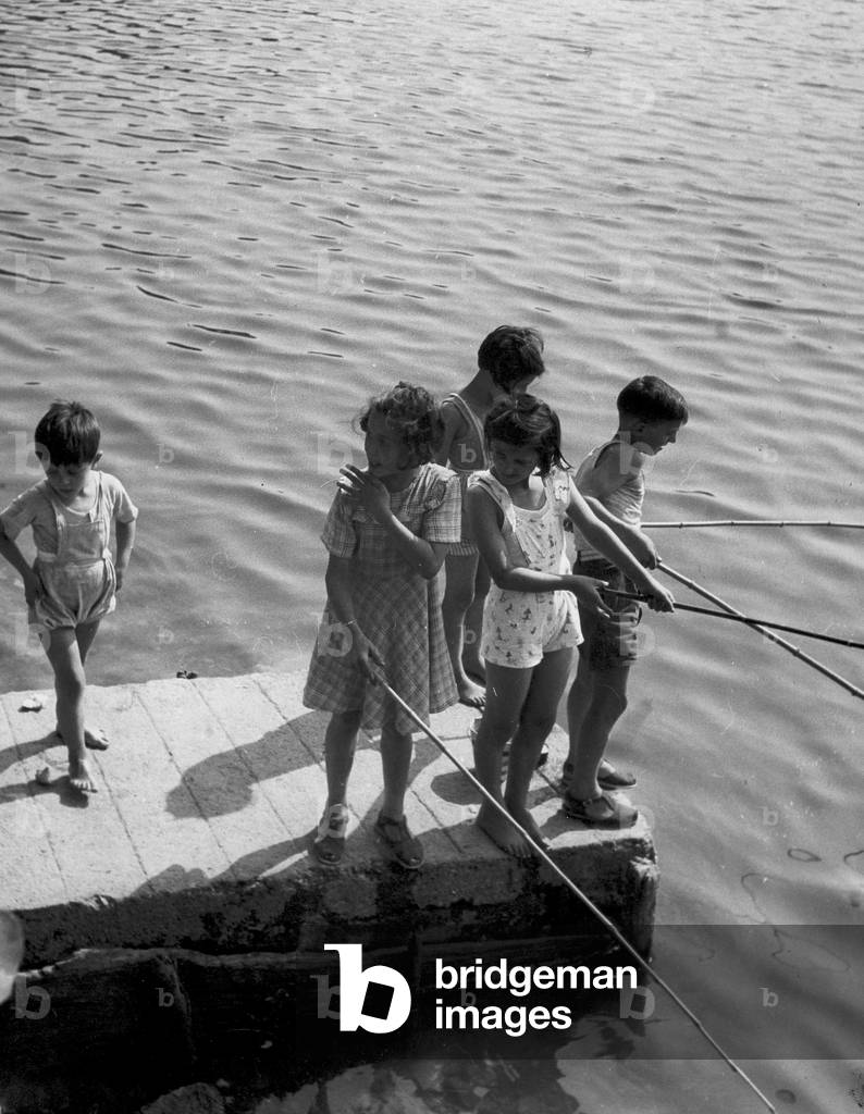 Bambini Che Pescano