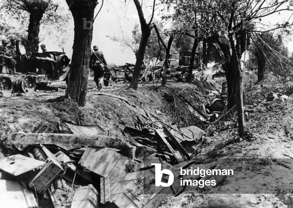 Image of Destroyed column of the Red Army, 1941 (b/w photo)