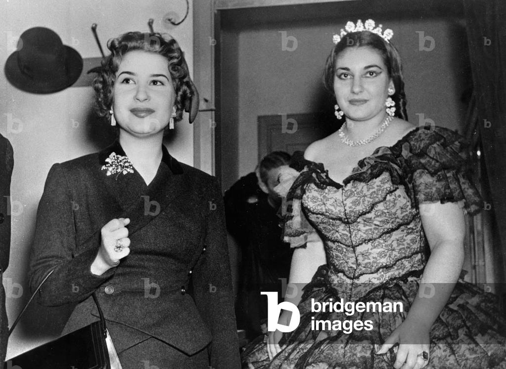 Image of Maria Callas and Regina Narriman at the premiere of 'La