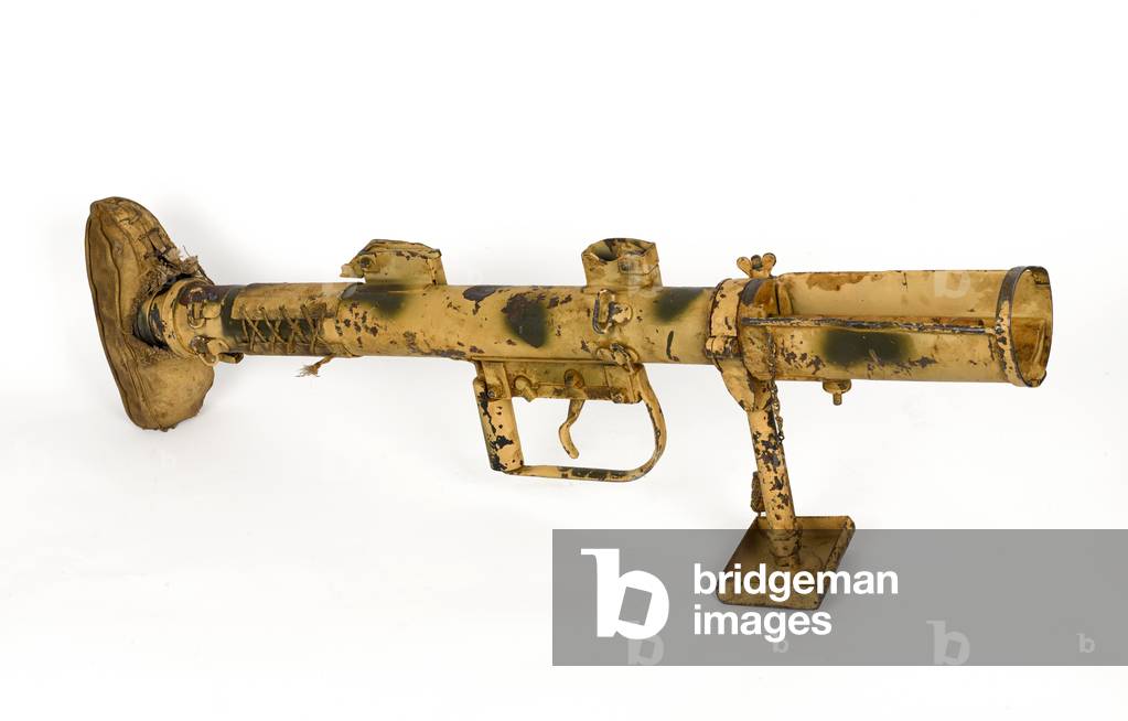 Image of Projector Infantry Anti-Tank (PIAT), c.1942 (launcher, spigot ...