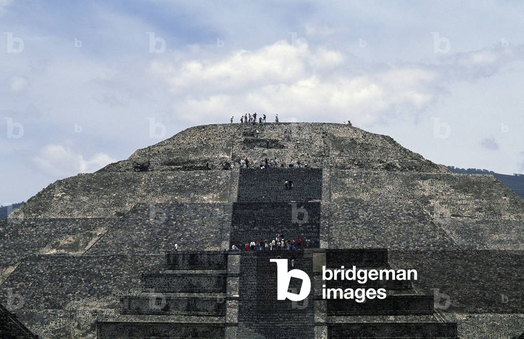 Image of The Pyramid of the Moon, talud-tablero pyramidal structure ...
