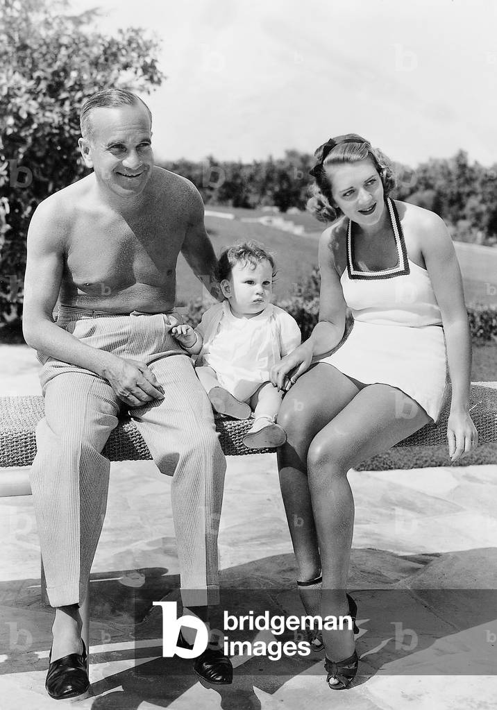 Image of Al Jolson with his wife Ruby Keeler and his son,