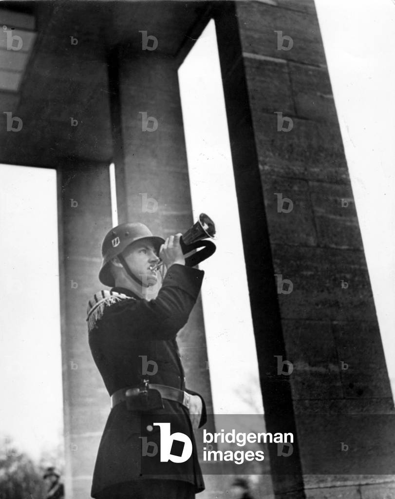 Image of Bugler of the SS Bodyguard Regiment 'Adolf Hitler', 1938 (b/w