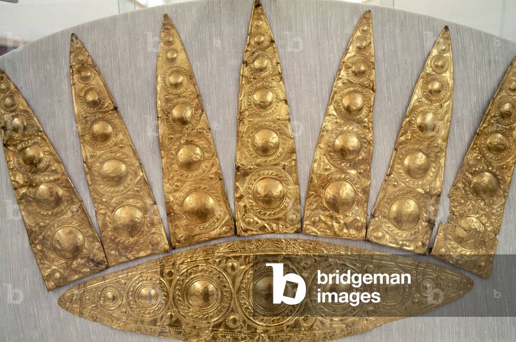 Image of Golden tiara, from Tomb III in Mycenae, Greece, Mycenaean ...