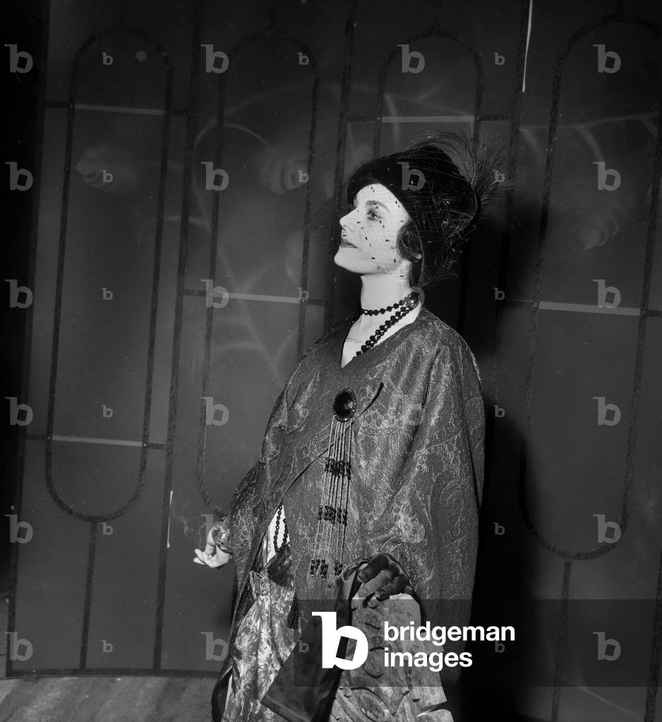 Image of Actress Maria Mauban at the rehearsal of the play "Non