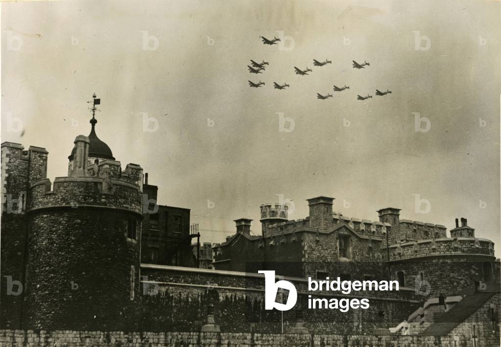 Image of Battle of Britain fly past, 1946 (b/w photo)