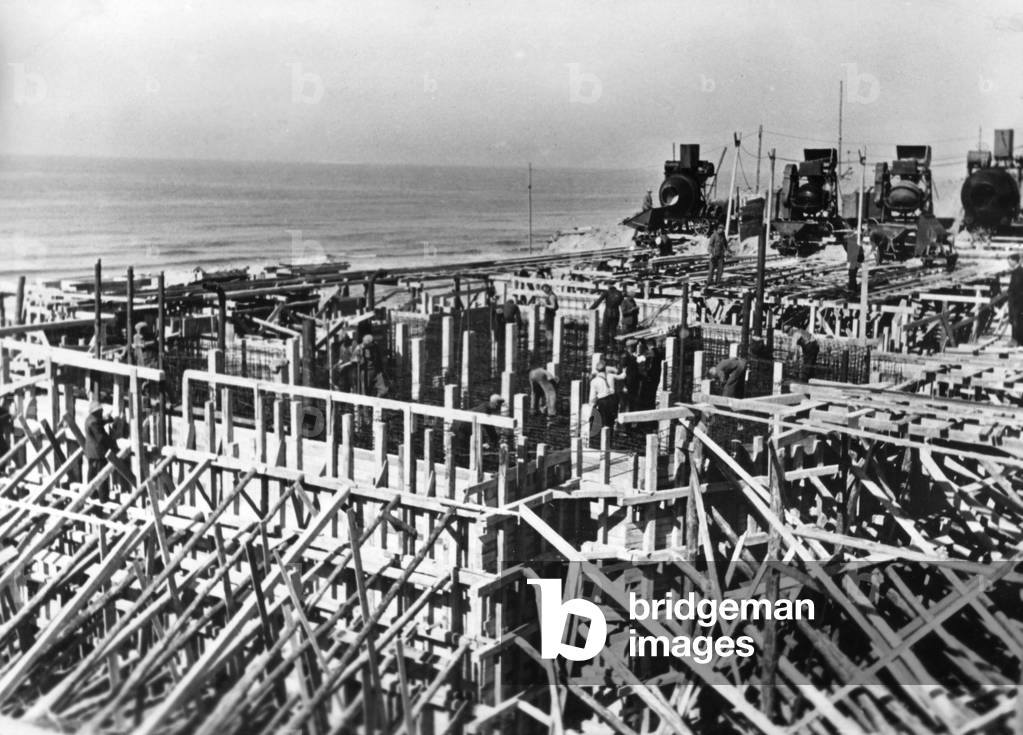 Image of Construction of a German coastal fortification on the Atlantic ...