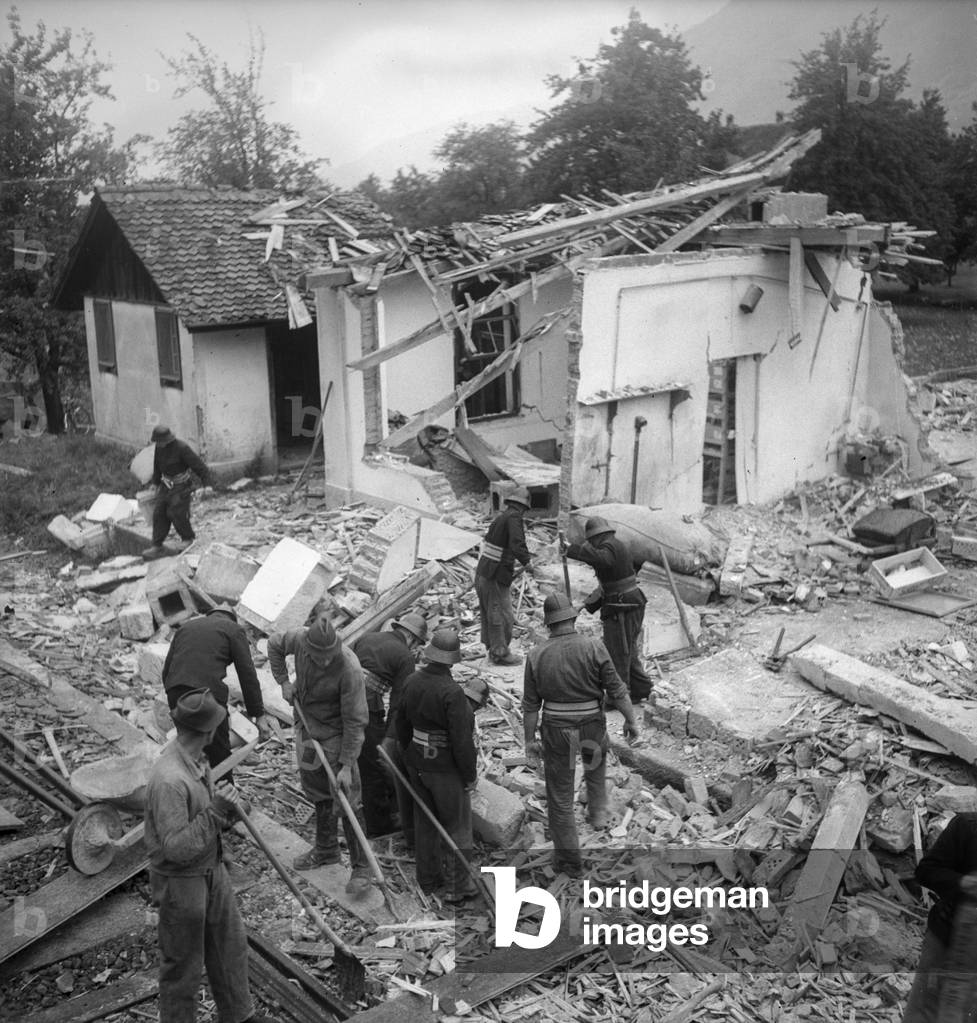 Image of Switzerland Oberarth Explosion Lueck, 1948 (b/w photo)