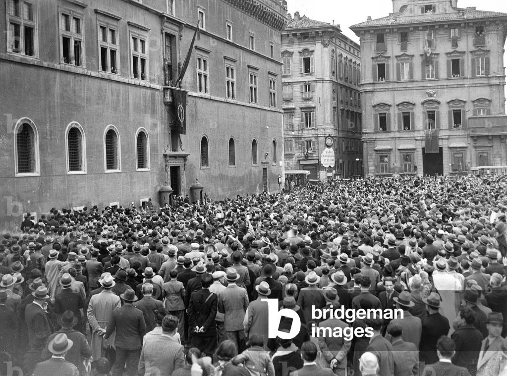 Image of Benito Mussolini, speaks to a crowd, 1936 (b/w photo)