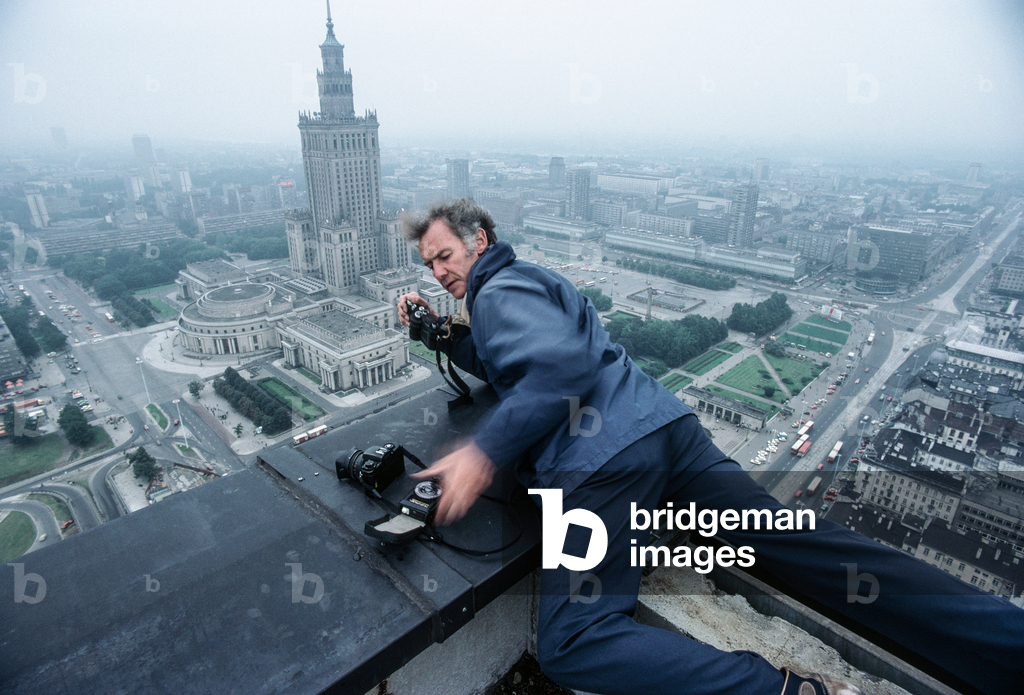 Image of NGS Photographer James Stanfield goes out on a ledge to by ...