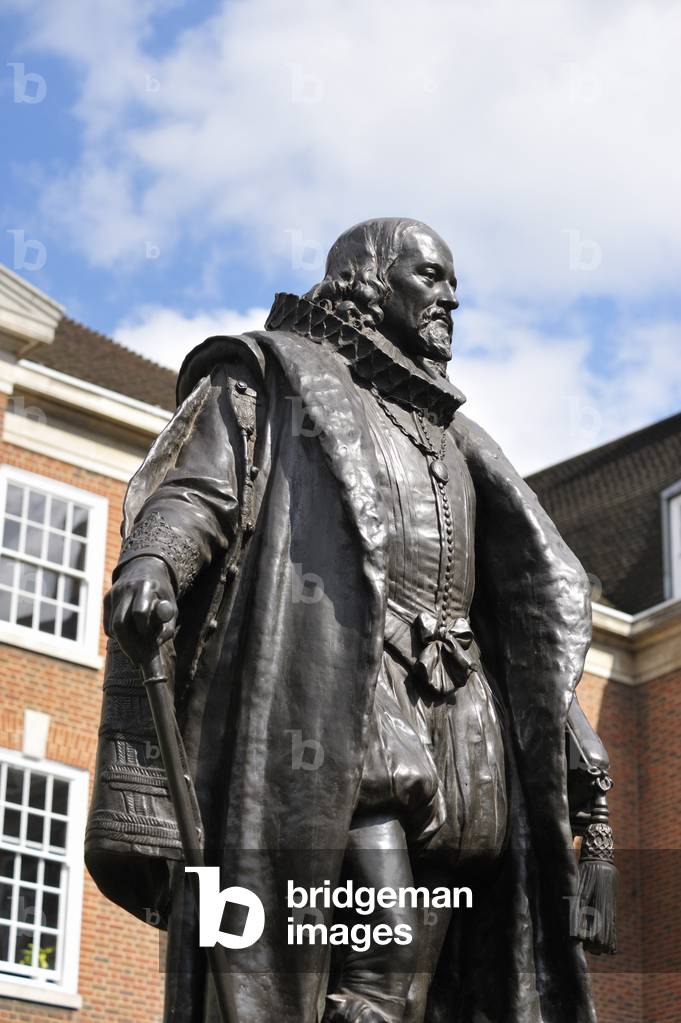 Image of Francis Bacon statue, London, 19th century (bronze)