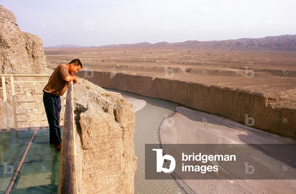 Image of China: Glass balcony over the Taolai River Gorge marking the
