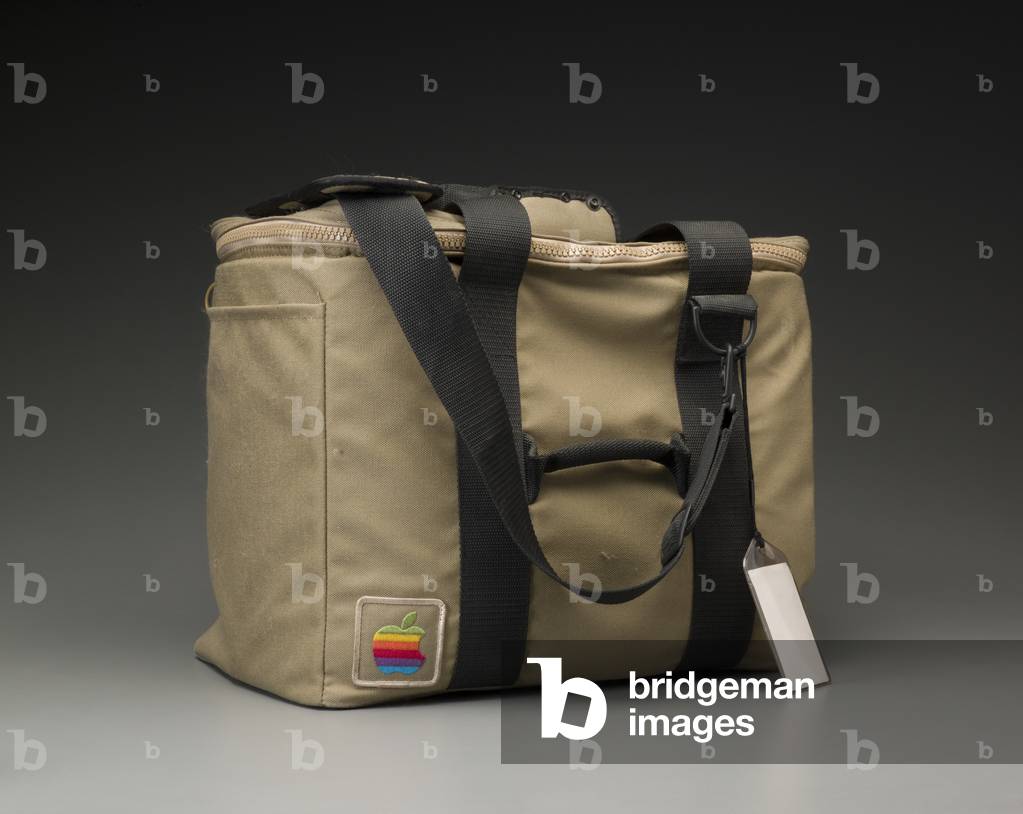 Image of Macintosh Plus Computer With Carrying Case (plastic ...