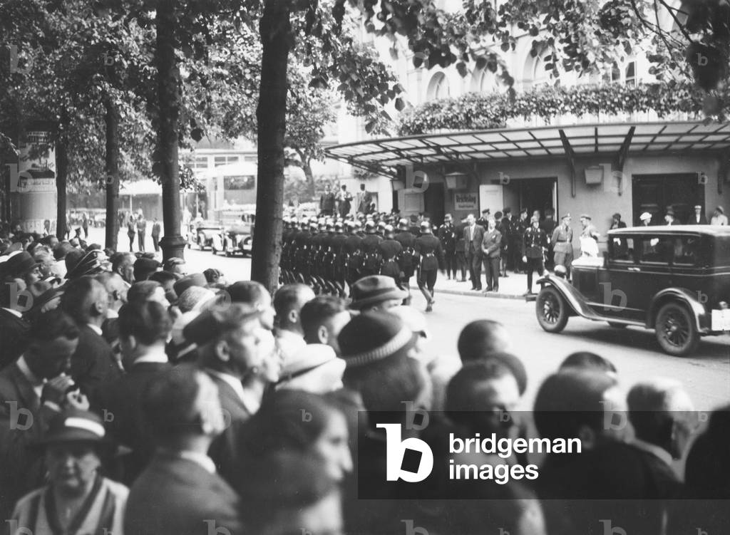Image of Onlookers in front of the Kroll Opera House in Berlin,