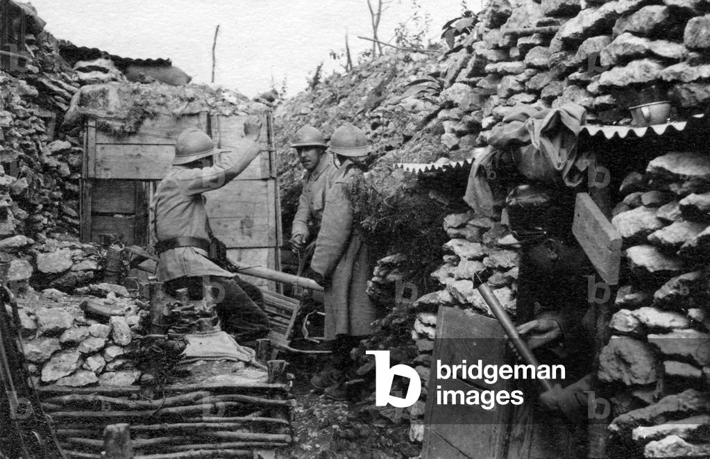 Image of Catapult in a french trench in september 1915 in La