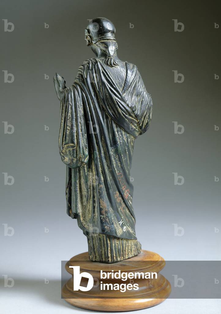 Image of Statue en bronze représentant une femme portant une toge, vue