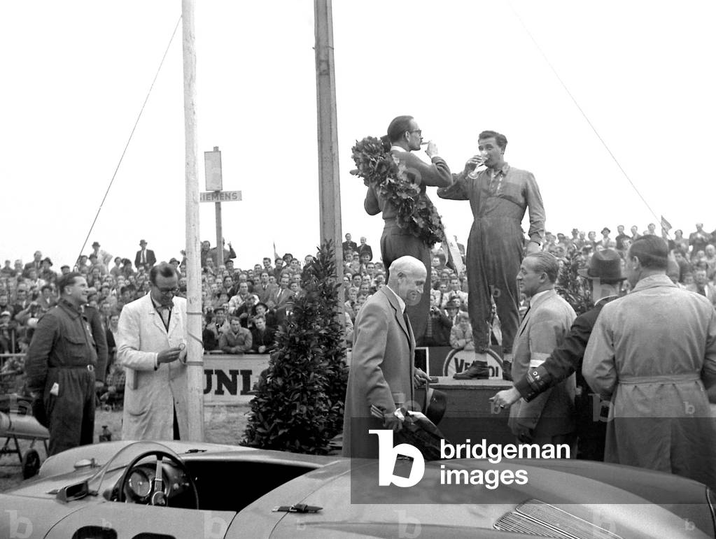 Image of Richard Von Frankenberg and Hans Herrmann, porsche, drinking ...
