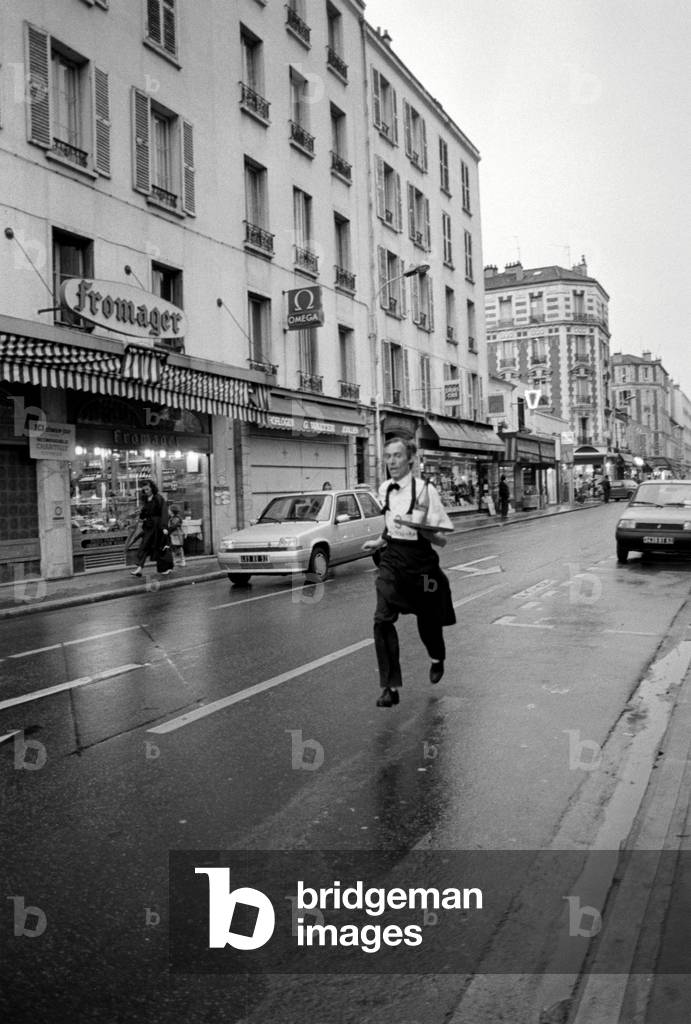 Image of Waiter running, 1990 (b/w photo) by Wiel, Max