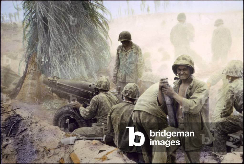 Image of U.S. Marines during Battle of Tarawa, Tarawa Atoll, Gilbert ...
