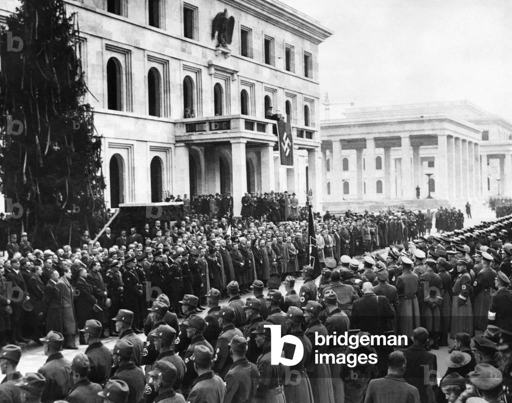 Image of Adolf Hitler, speaking from the balcony of the Fuehrerhaus ...
