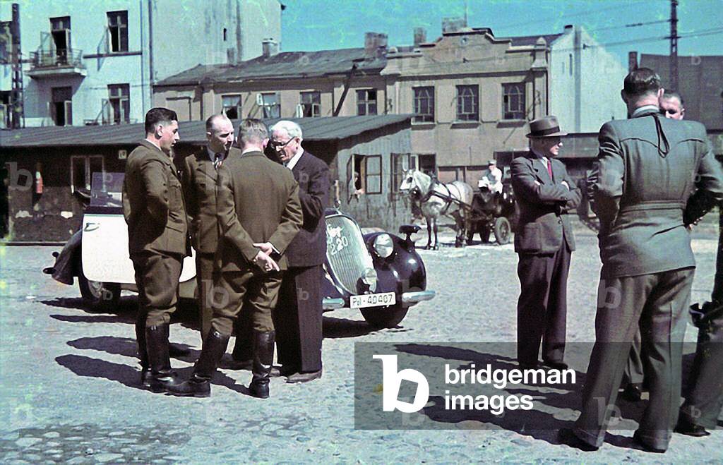 Image of Mordechai Chaim Rumkowski, head of the Council of Elders meets
