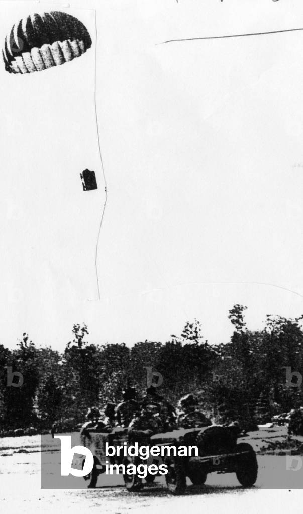 Image of Supply drop in Arnhem, 1942 (b/w photo)