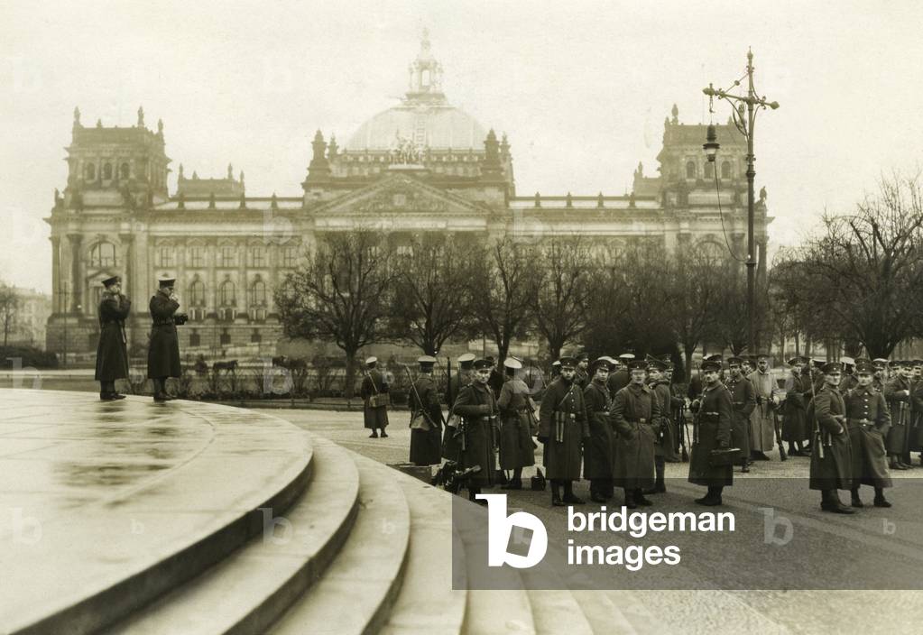 Image of Soldiers protect the Reichstag, 1920