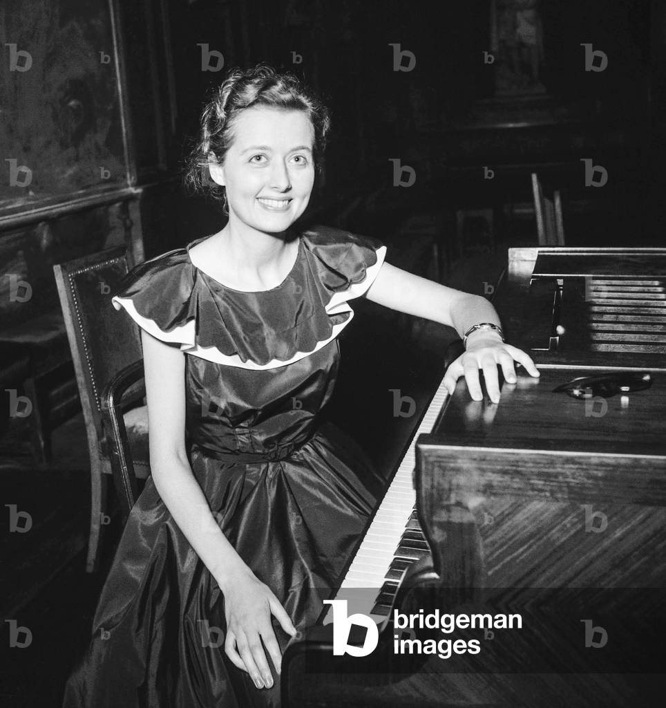 Evelyne Plicque, French pianist, after she received a prize ("Grand ...
