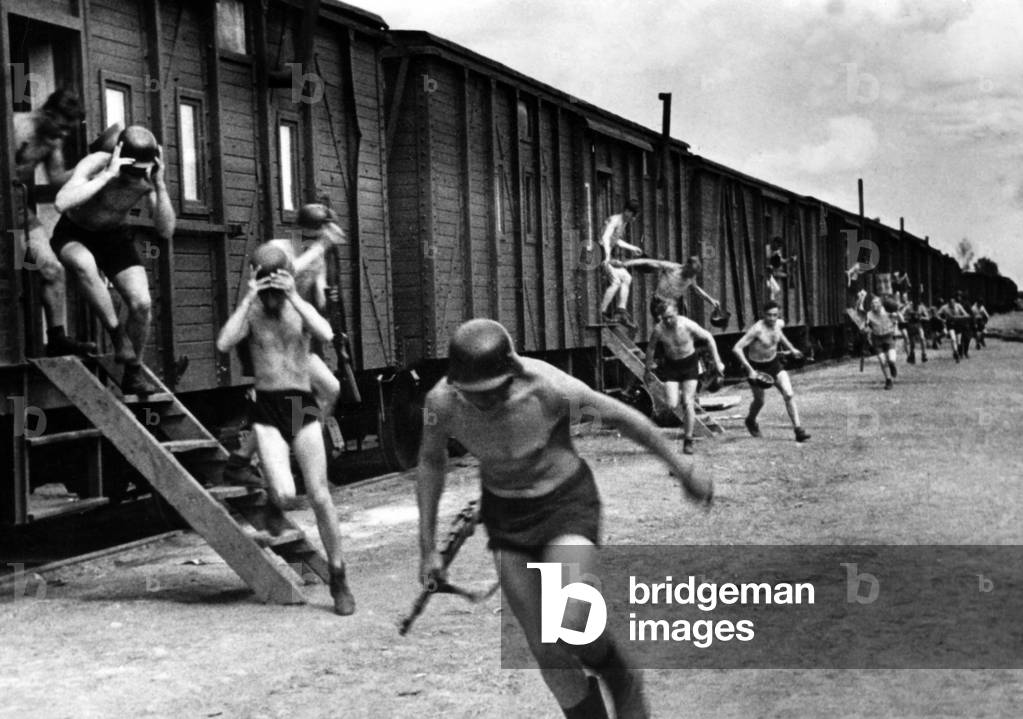 Image of German railway Flak, 1943 (b/w photo)