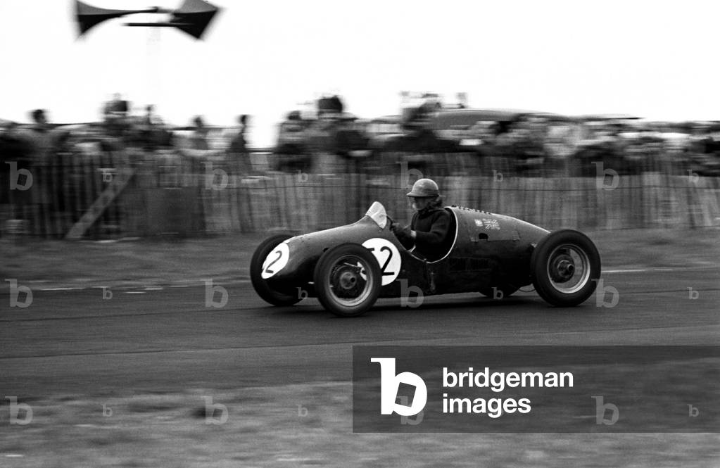 Image of 500cc Formula 3 racing at Brands Hatch (b/w photo)