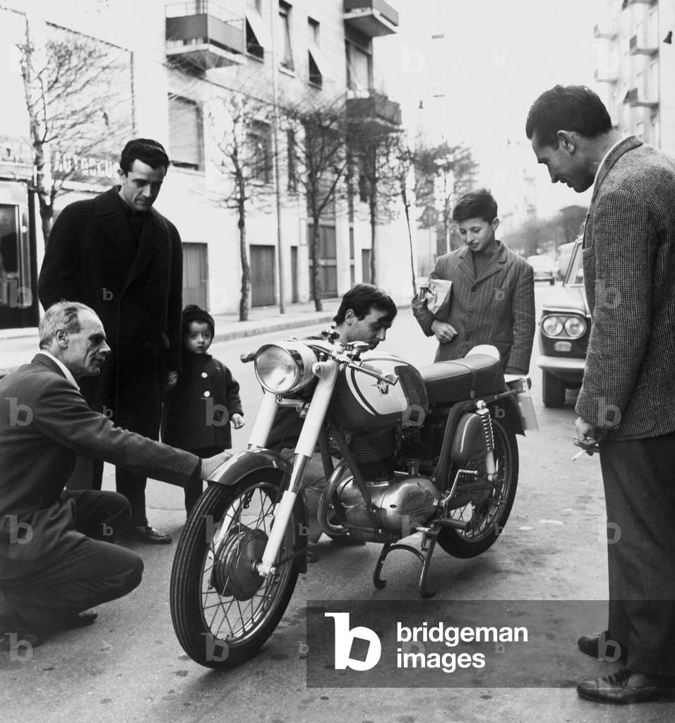 Image of Motorbyke, Mv 125, 1966 (b/w photo)