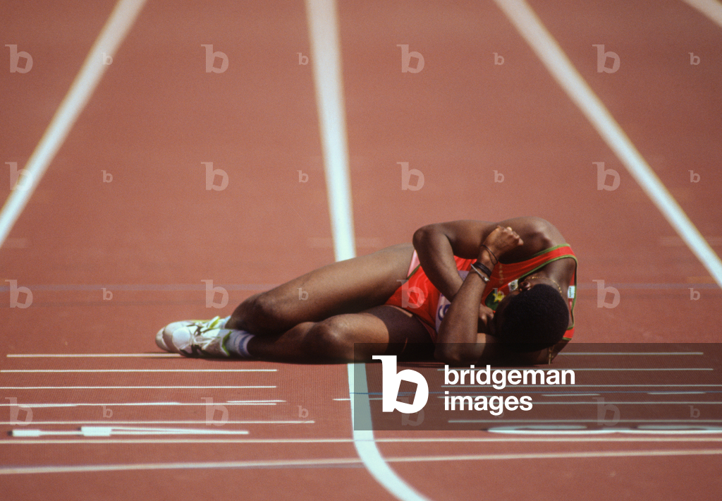 Image of Olympic track and field athlete collapses just before the ...