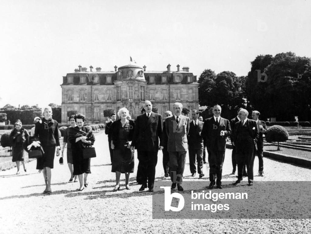 Image of Left to right: Claude Jacqueline Pompidou, Yvonne de Gaulle ...