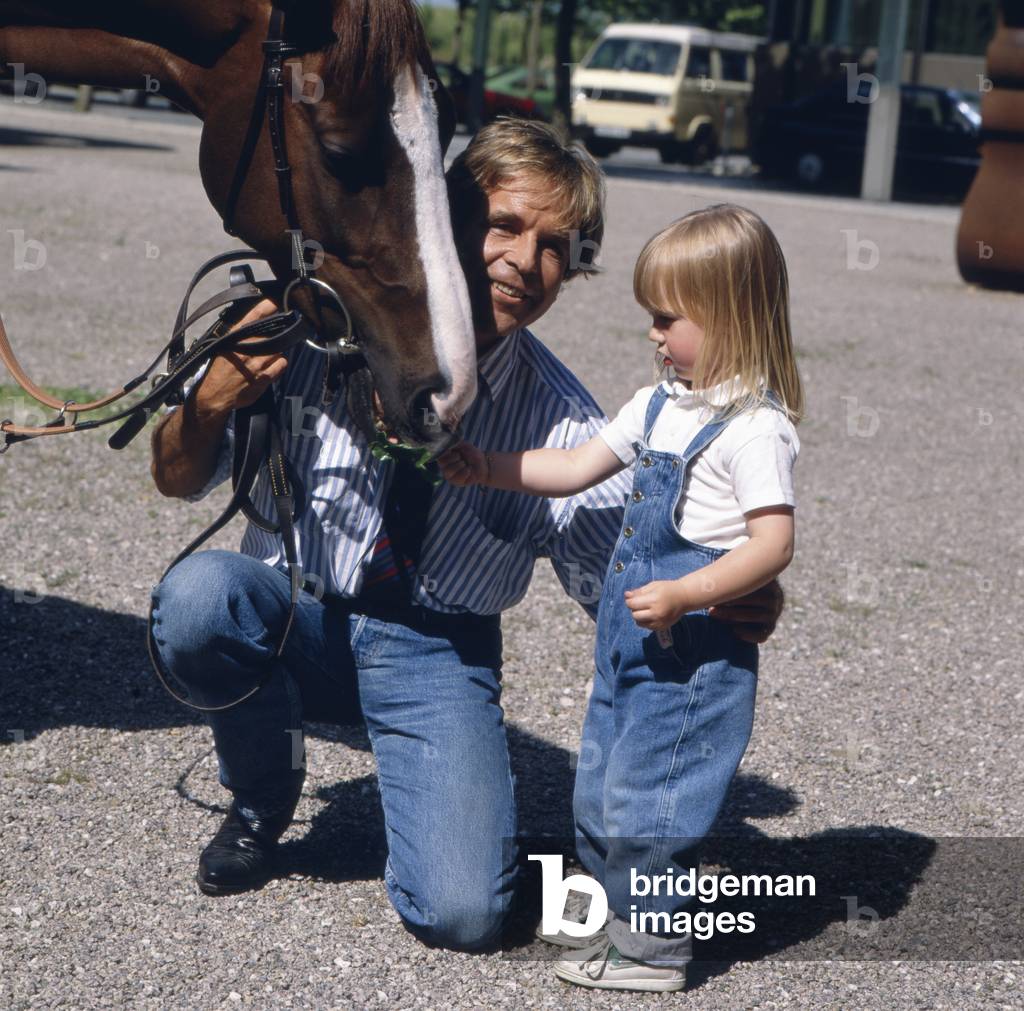 Image of German actor and dubbing actor Thomas Fritsch with a horse
