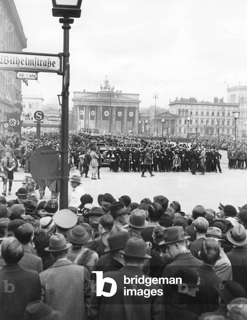 Image of Geburtstagsparade für Adolf Hitler 1937 in Berlin (s/w Foto)