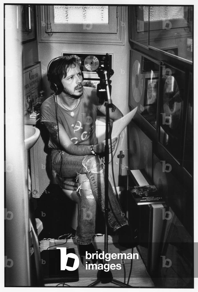 Image of French singer Renaud (Renaud Sechan) with headphones and ...