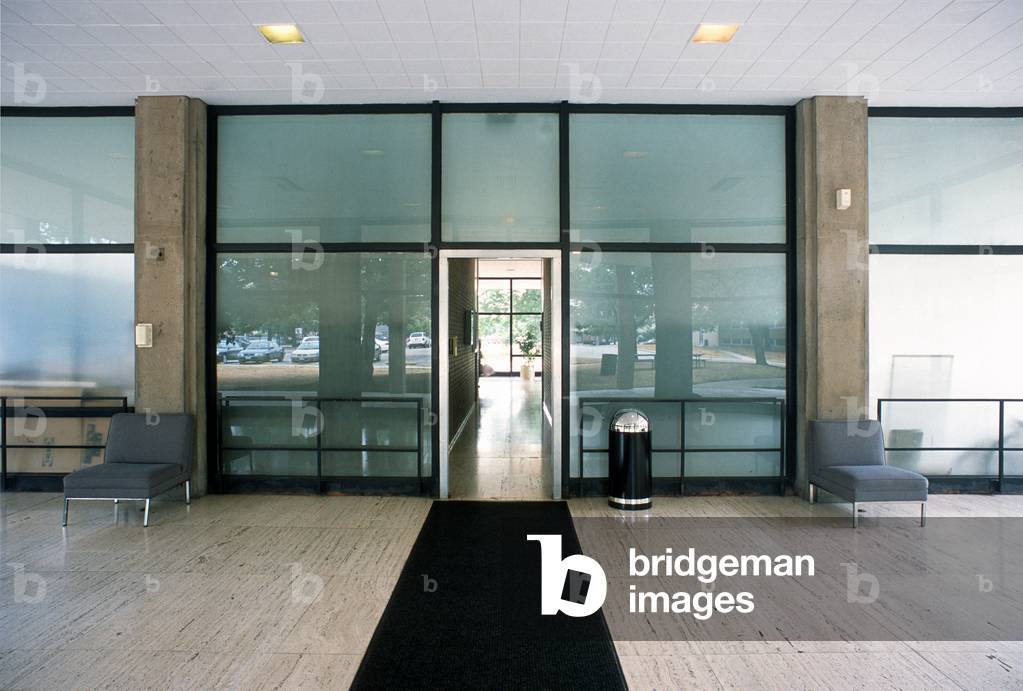 Image of Contemporary architecture : Entrance - IIT R.F. Carman Hall ...