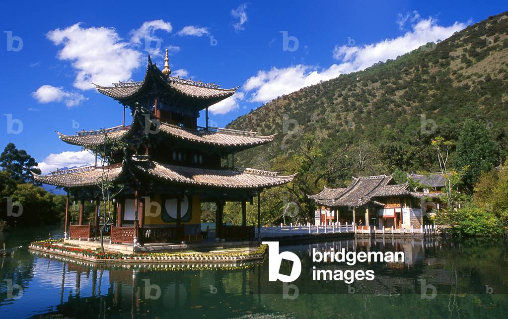 Image of China: Moon Embracing Pavilion (Déyuè Lóu), Black Dragon Pool Park